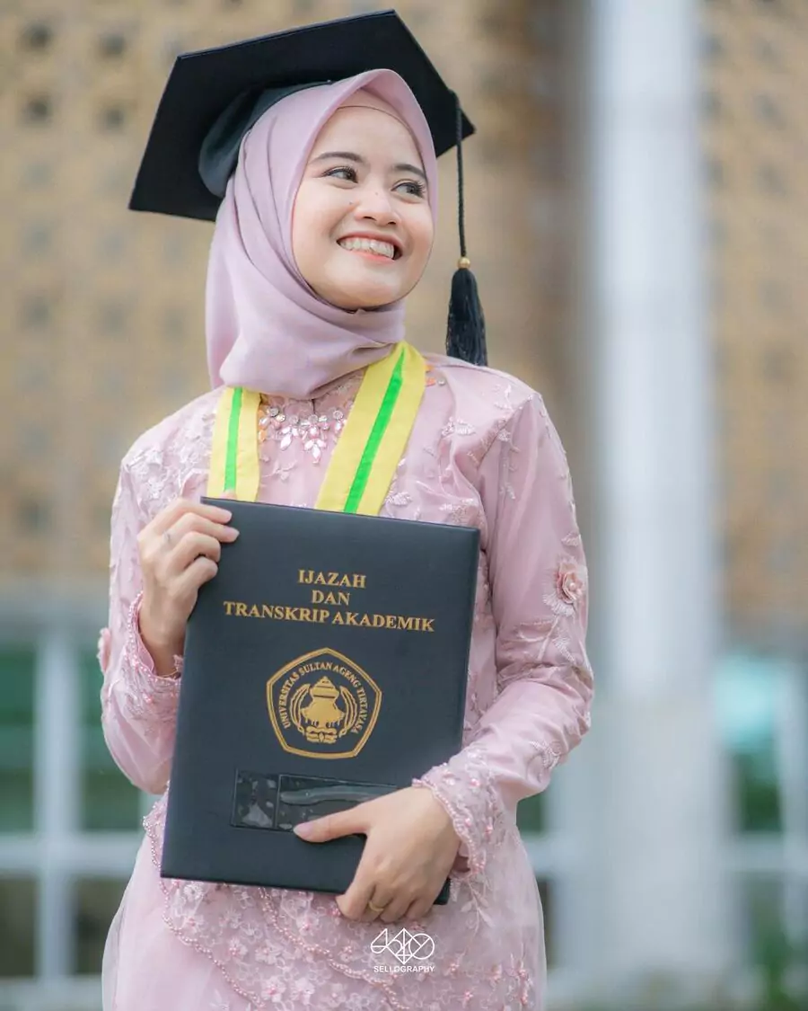 Referensi Foto Wisuda di Kampus UNTIRTA by Sewisuda